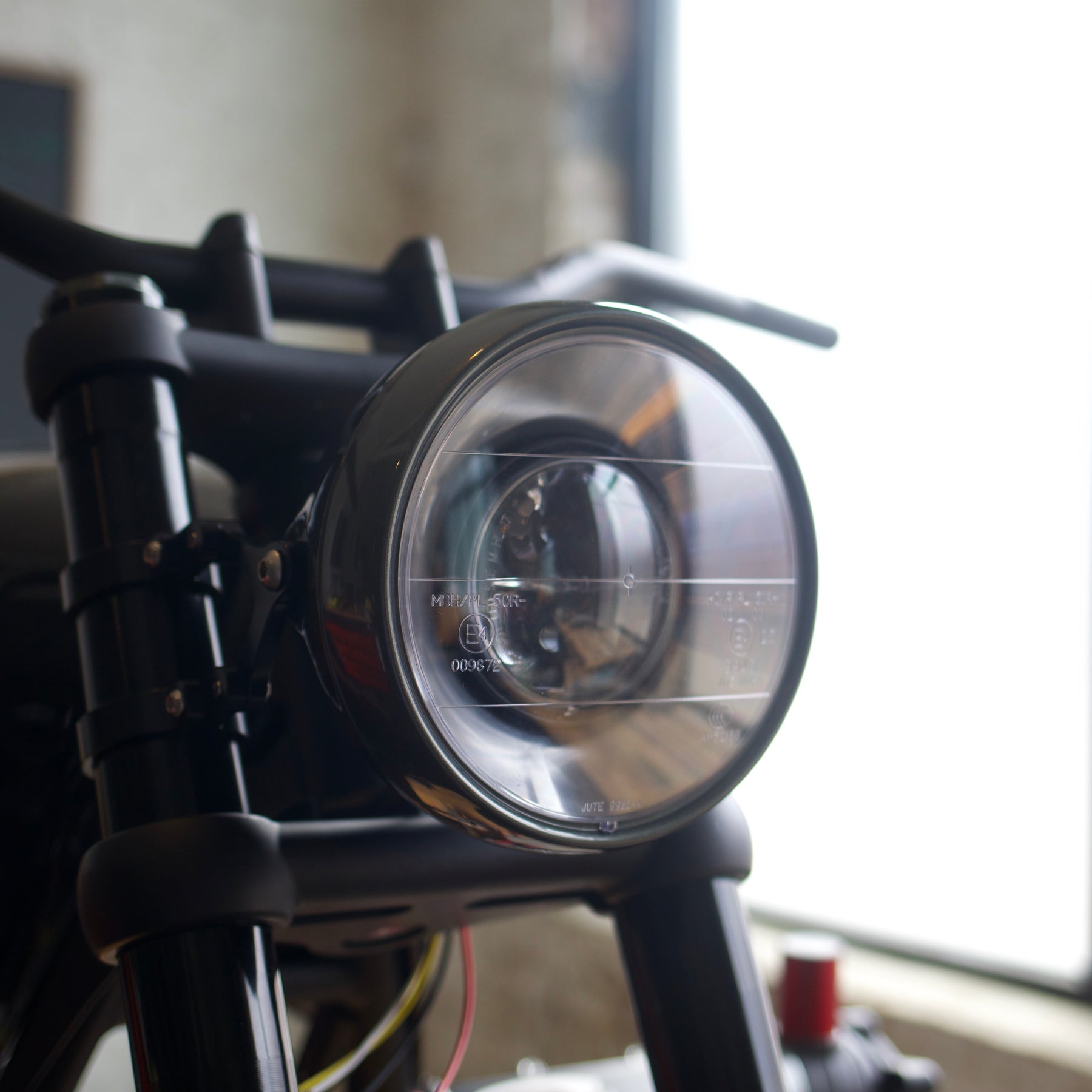 J.W. Speaker 100mm Bi-LED Projector 6.5" Headlight – Cognito Moto