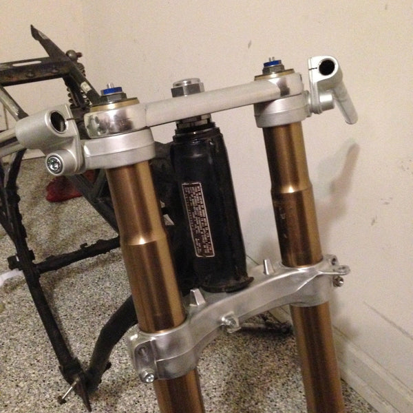 GSX-R Fork on Suzuki GS550 Frame Conversion Stem - Cognito Moto